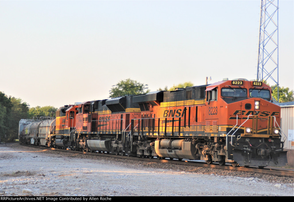 BNSF 8223